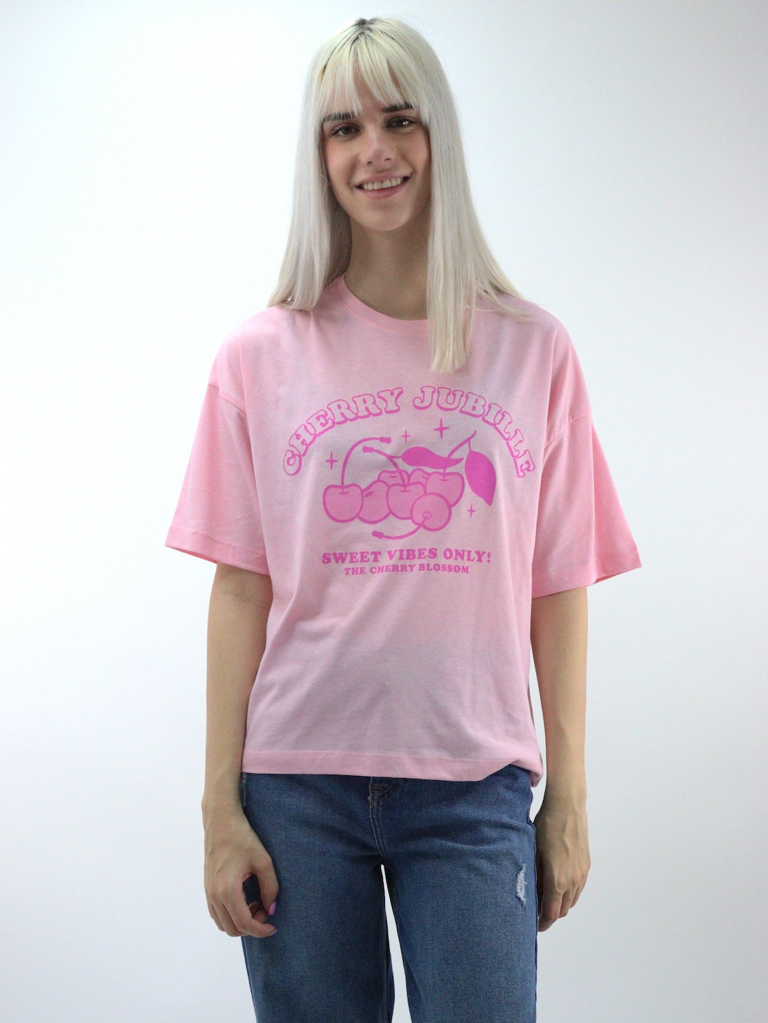 Playera oversize de color rosa con estampado de cerezas (NUEVA TEMPORA ...