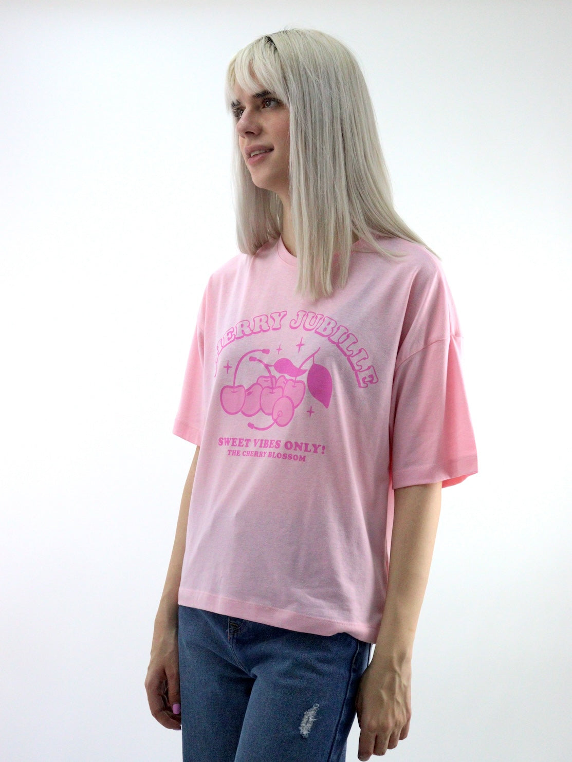 Playera oversize de color rosa con estampado de cerezas (NUEVA TEMPORA ...